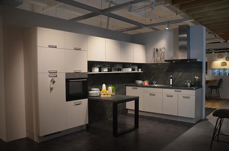 Nobilia-Küchenangebot L-Küche inkl. E-Geräte in Speyer von Strohmeier ...