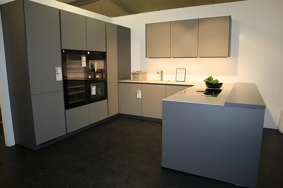 Nobilia-Küchenangebot Premium Nobilia Küche mit AEG Geräte in Landau in ...